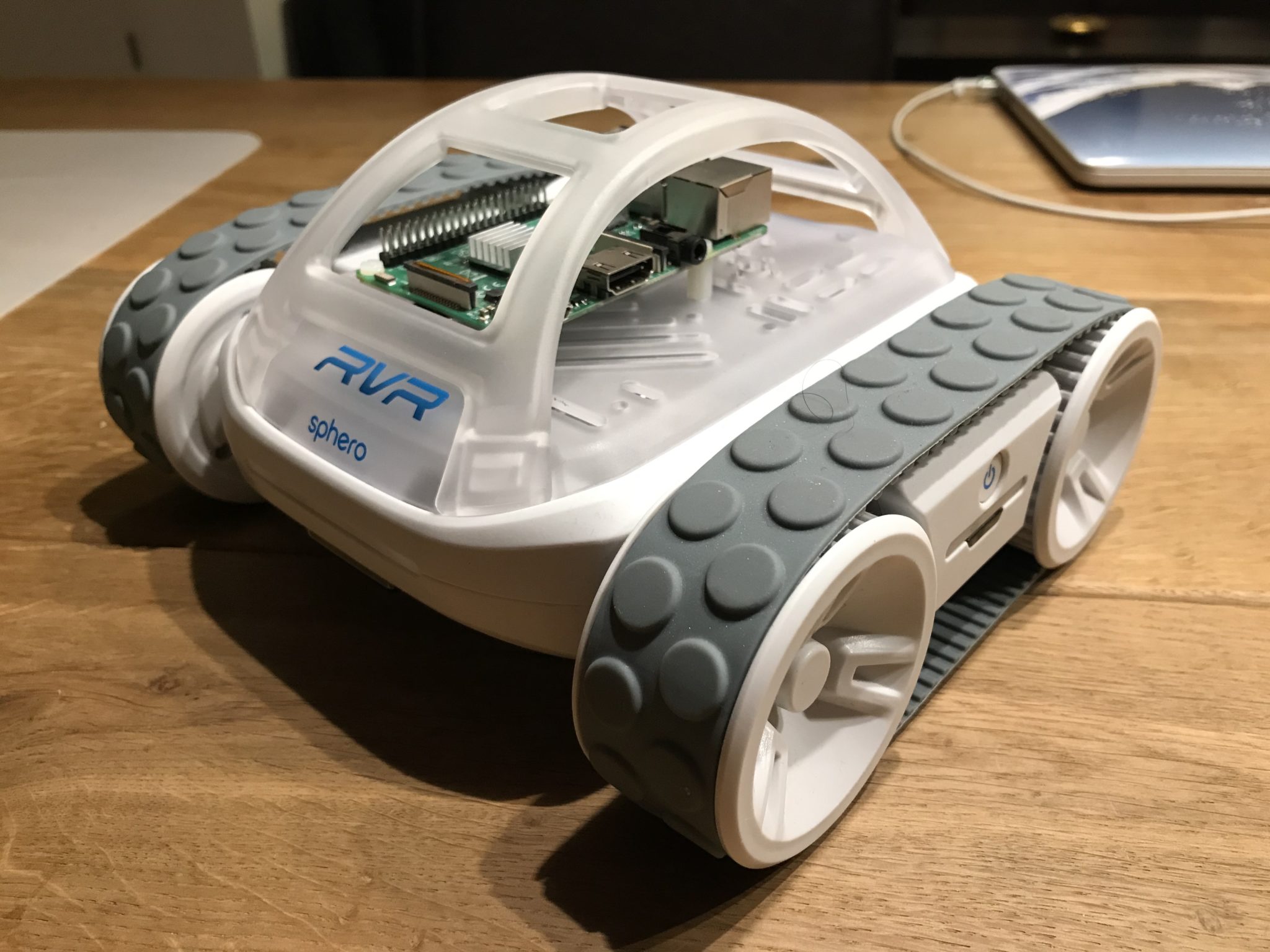Sphero RVR mit Python auf einem Raspberry Pi ansteuern – DIRECS