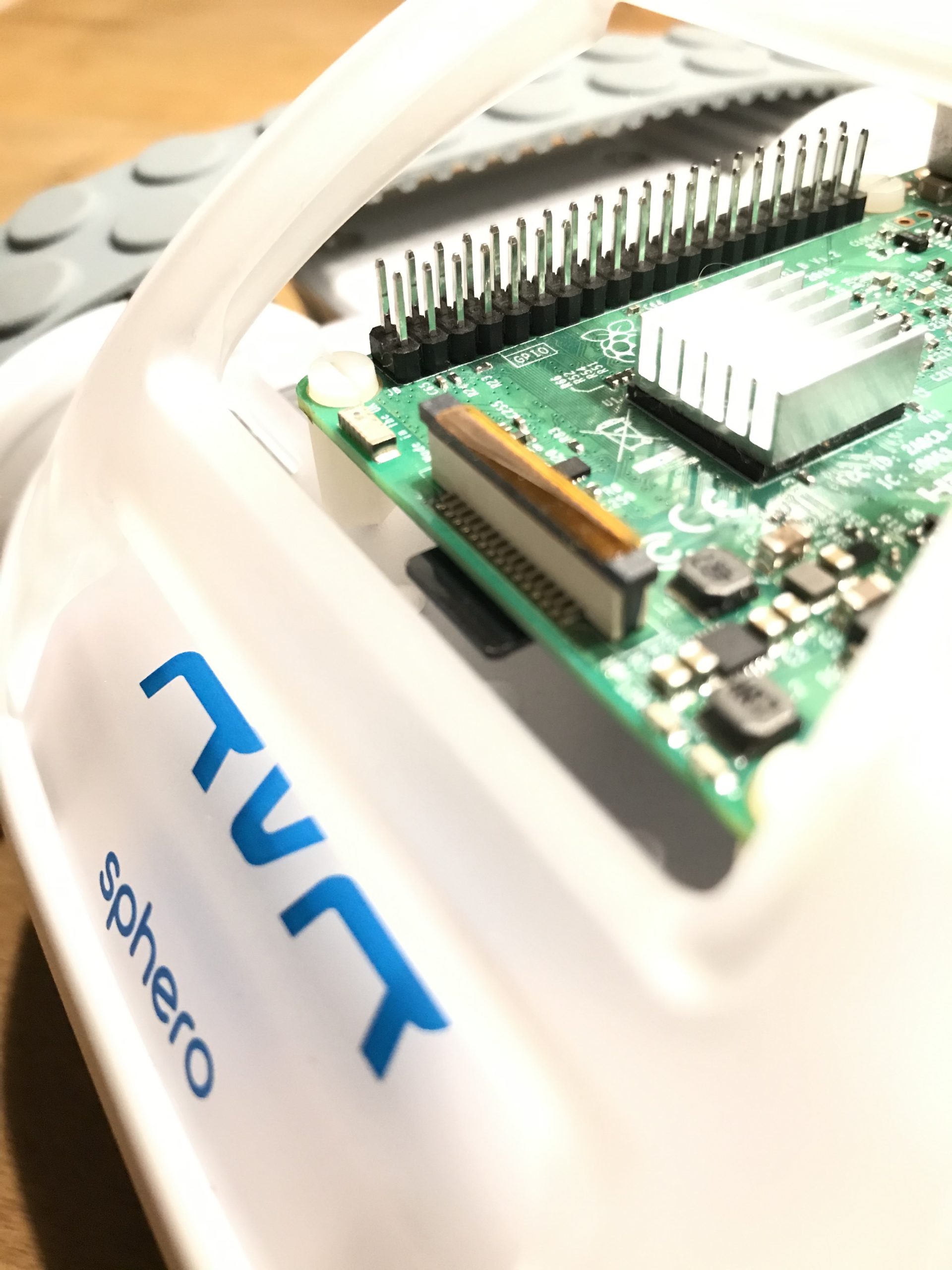 Sphero RVR mit Python auf einem Raspberry Pi ansteuern – DIRECS