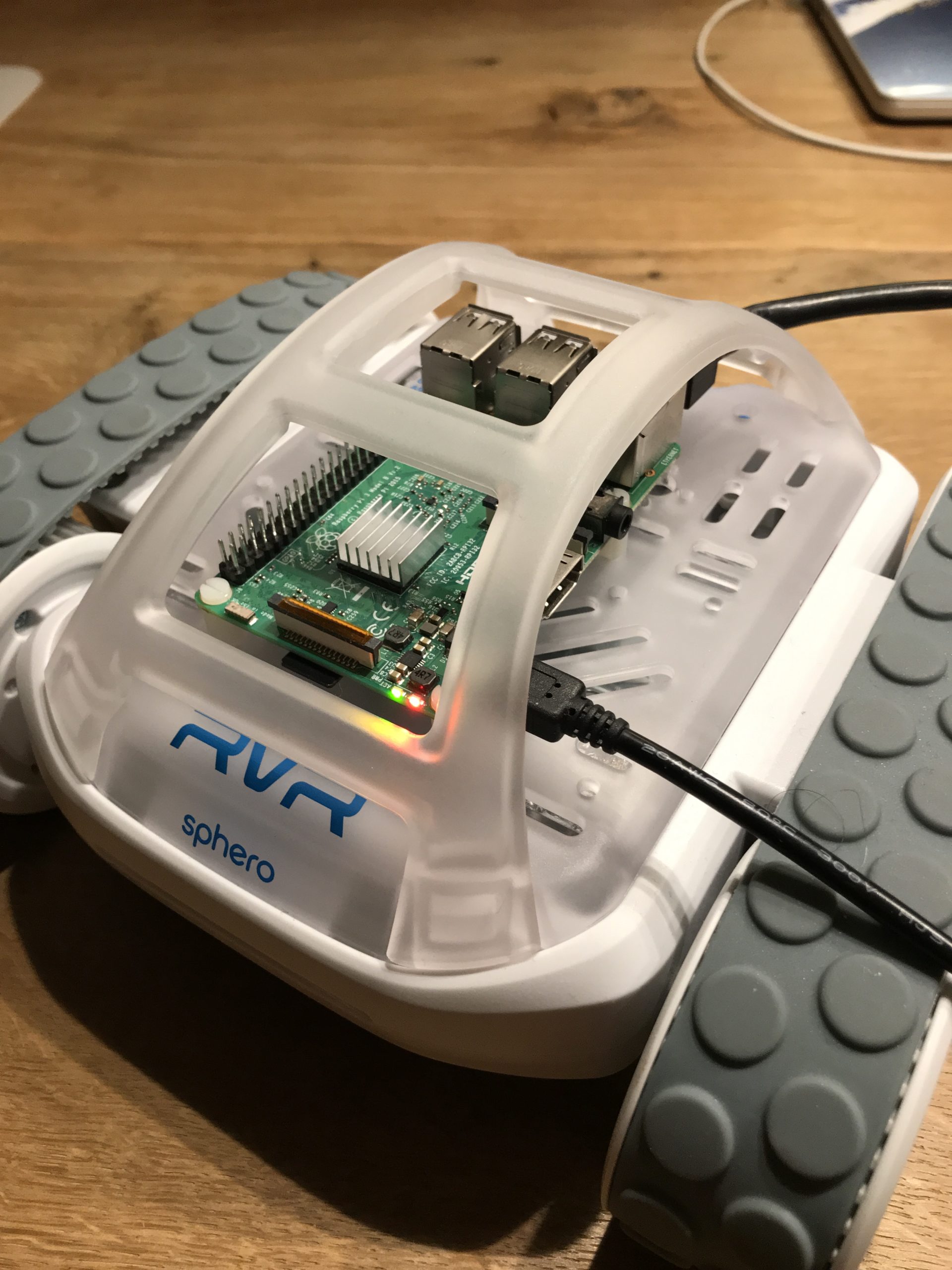 Sphero RVR mit Python auf einem Raspberry Pi ansteuern – DIRECS